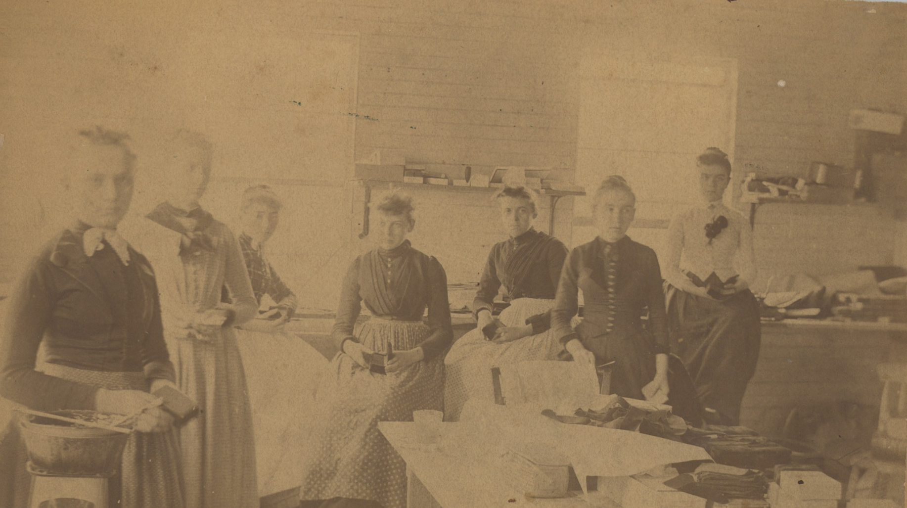 Group Portrait of Female Mill Workers, Lawrence, Massachusetts, c ...